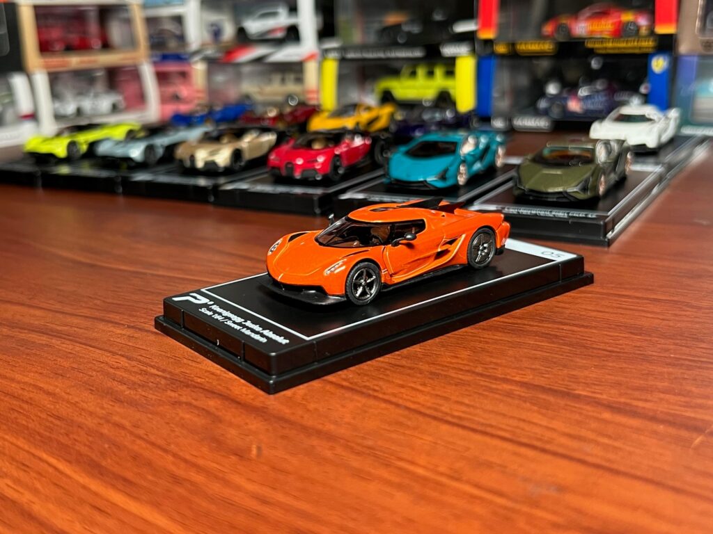 PosterCars 1:64 Koenigsegg Jesko Absolut Sweet Mandarin | HW Bogotá