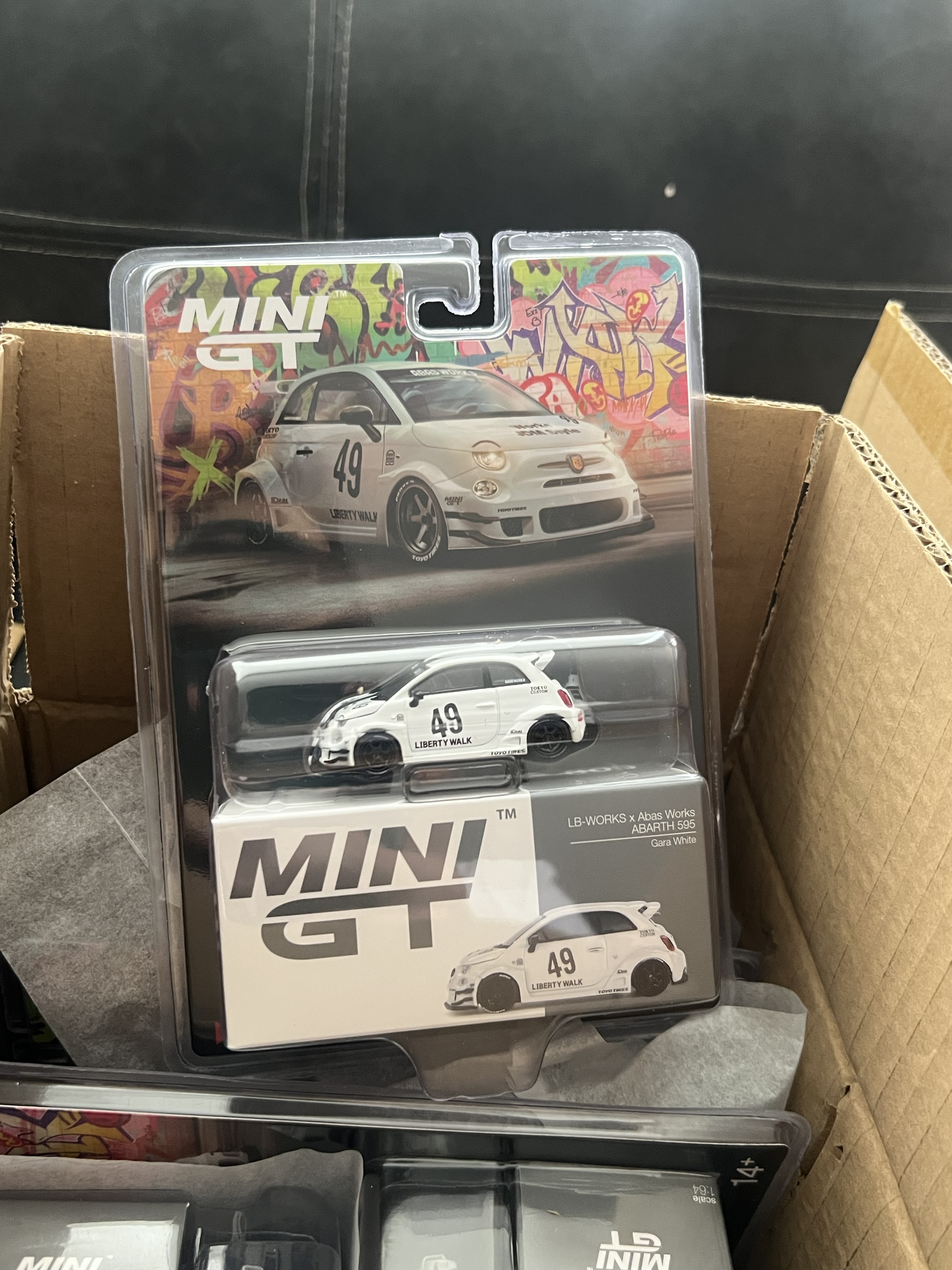 Mini GT 1:64 LB-WORKS x Abas Works ABARTH 595 Gara White | HW Bogotá