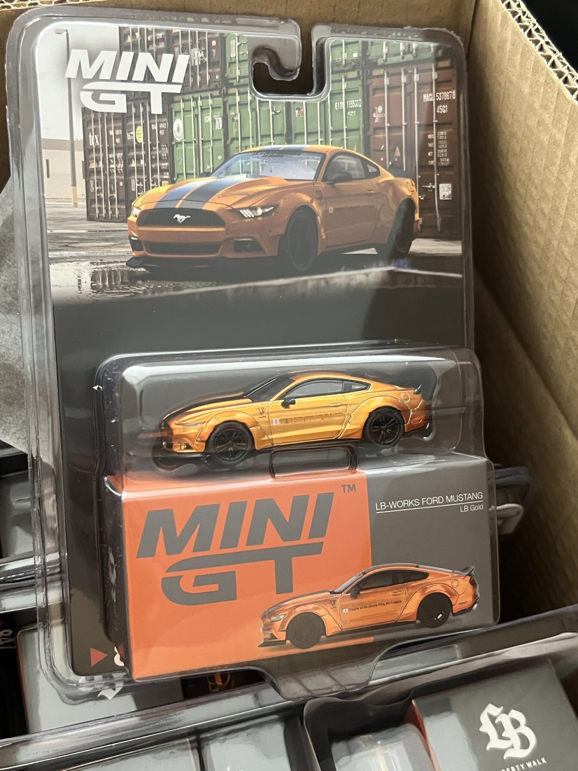 Mini GT 1:64 LB-WORKS FORD MUSTANG – LB Gold- Limited Edition | HW Bogotá