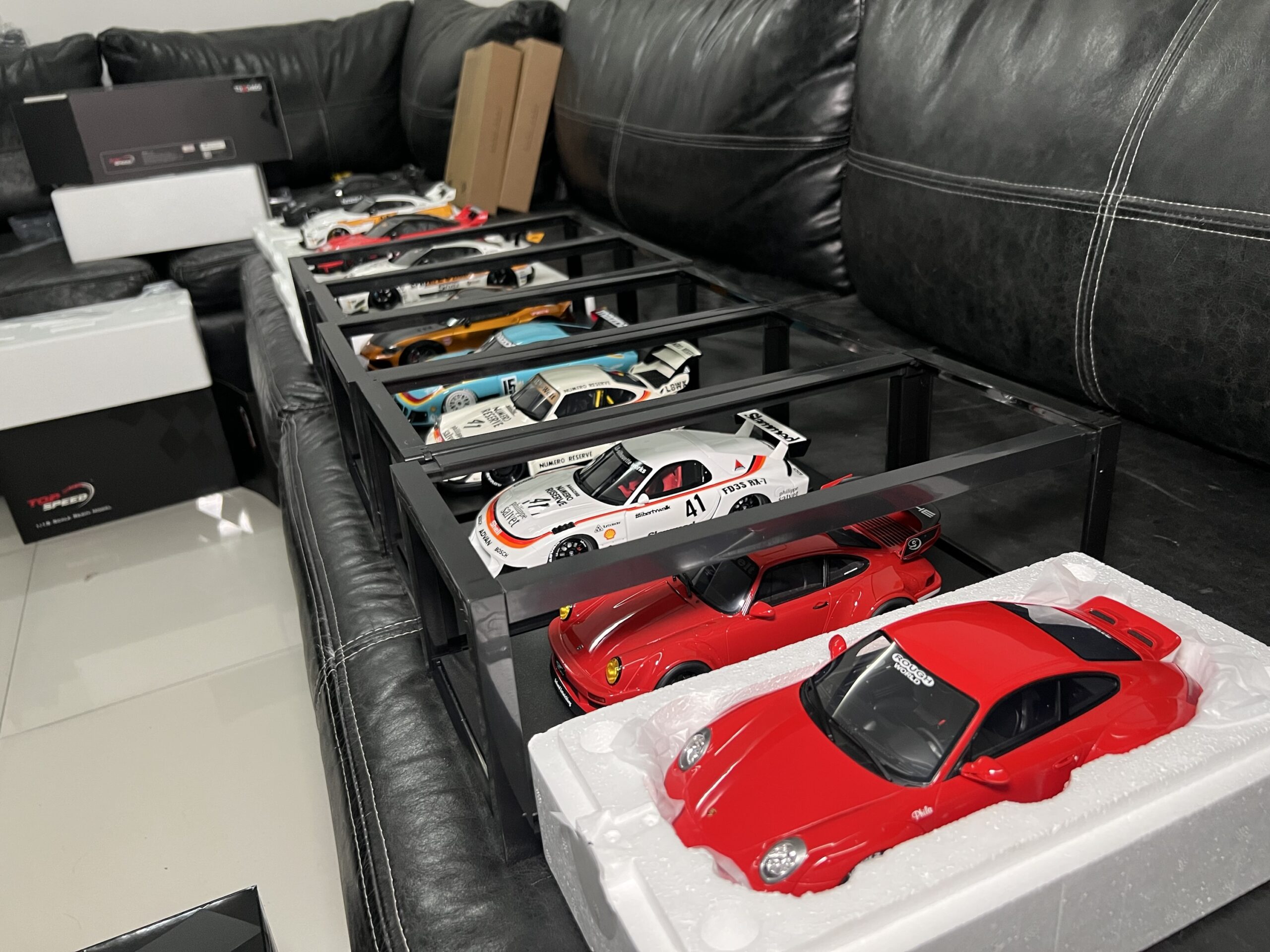 GT Spirit 1/18 2021 Porsche 911 RWB "AKA Phila" Rojo | HW Bogotá