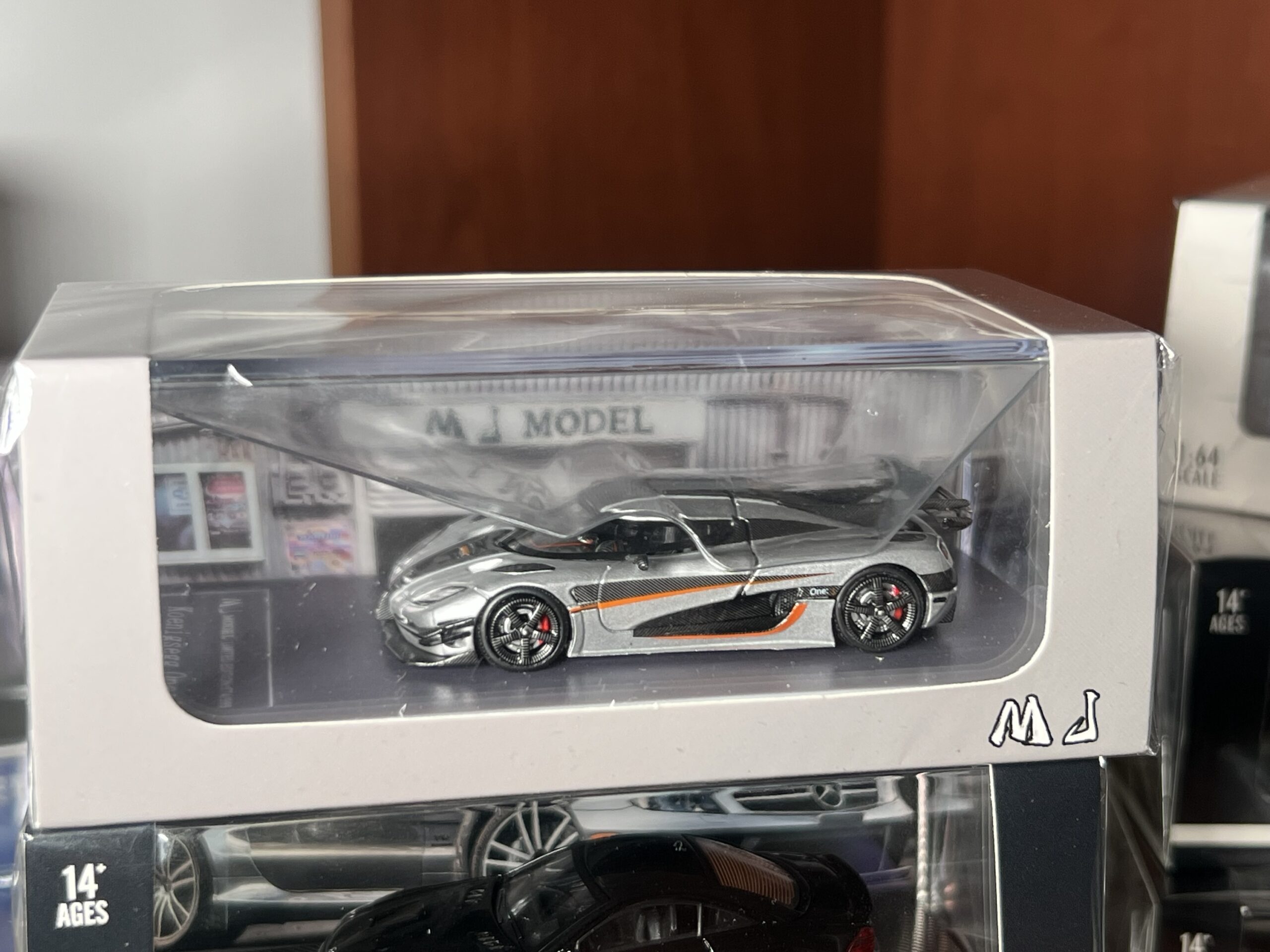 MJ Model 1:64 One:1 Black/White Diecast Model Car Limited Edition 999 ...