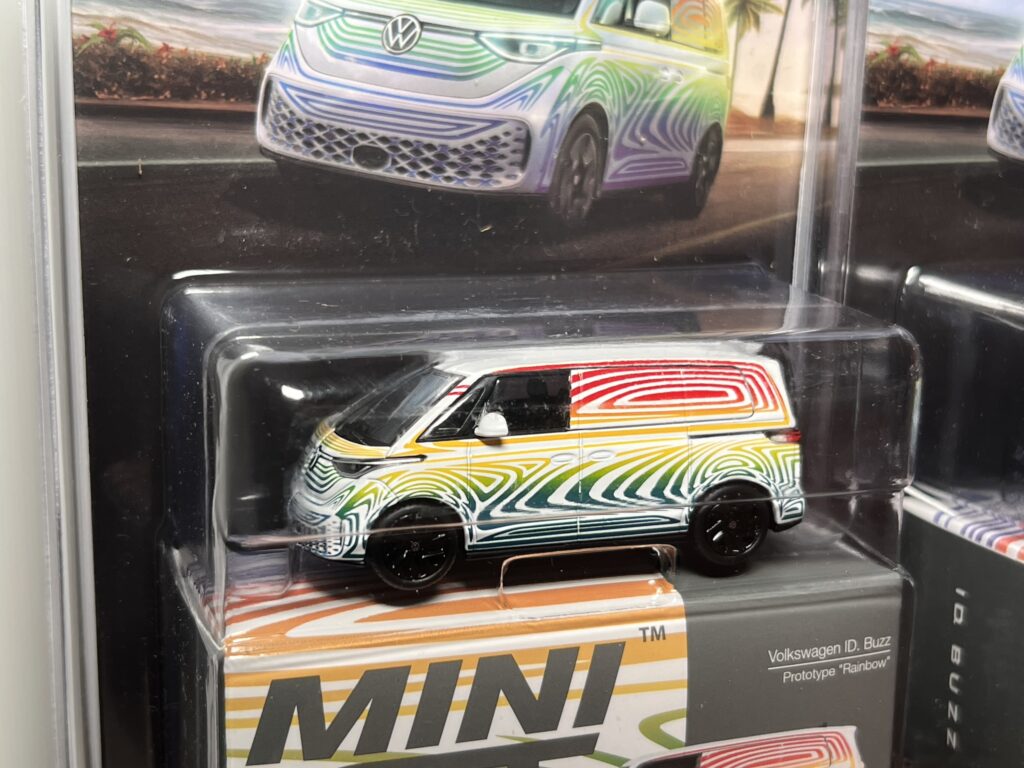 Mini GT 1:64 Volkswagen ID. Buzz Prototype “Rainbow” | HW Bogotá