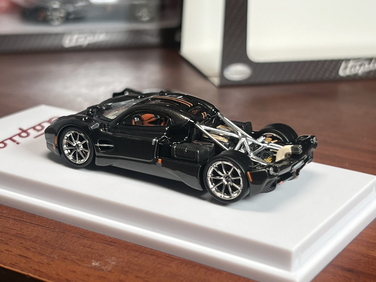 CM MODEL 1/64 Pagani Utopia Full Carbon With red line | HW Bogotá