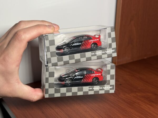 DCT 1:64 Honda Civic Type-R FD2 Advan | HW Bogotá