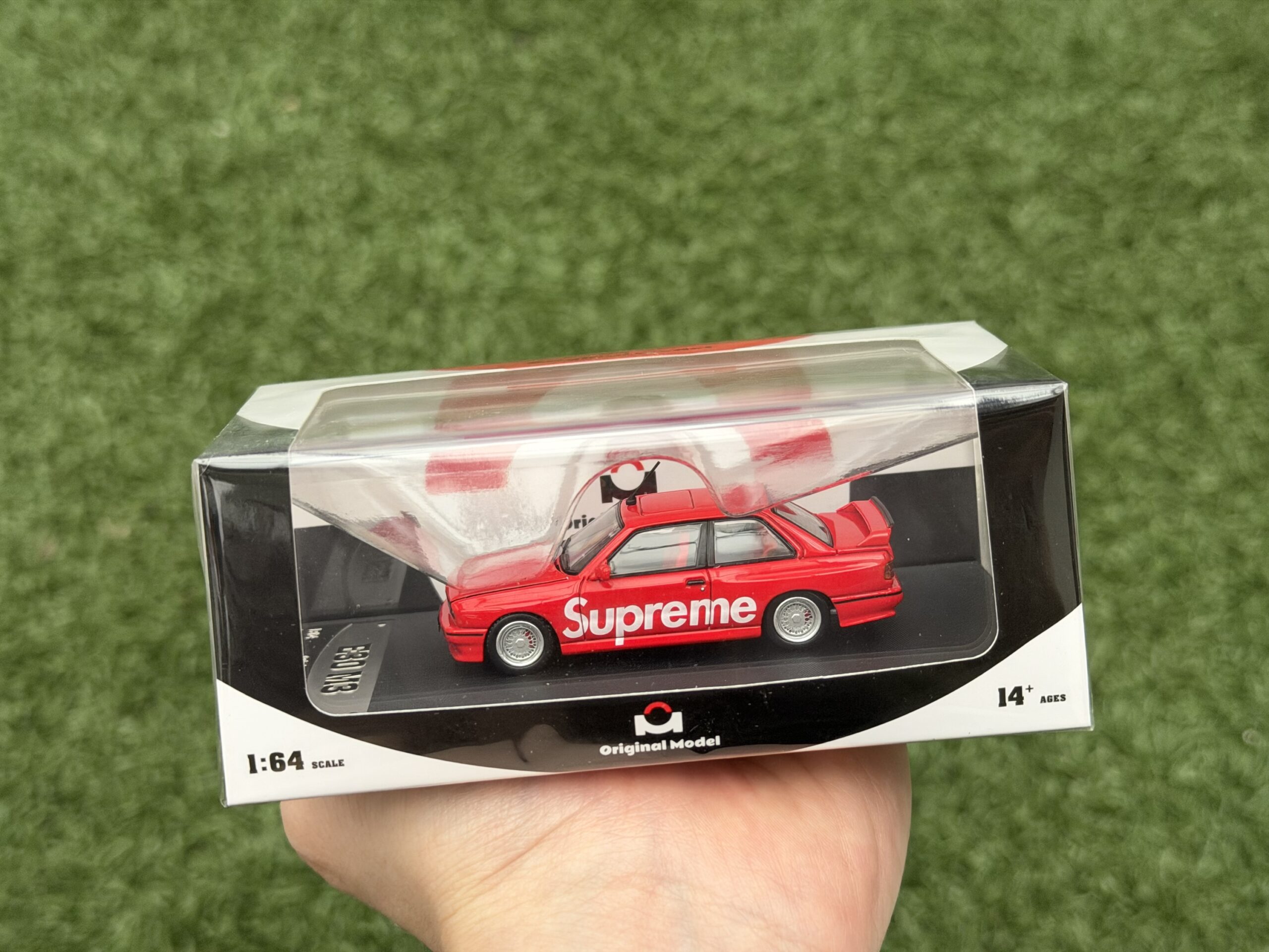 Original Model 1:64 BMW E30 Supreme Livery | HW Bogotá