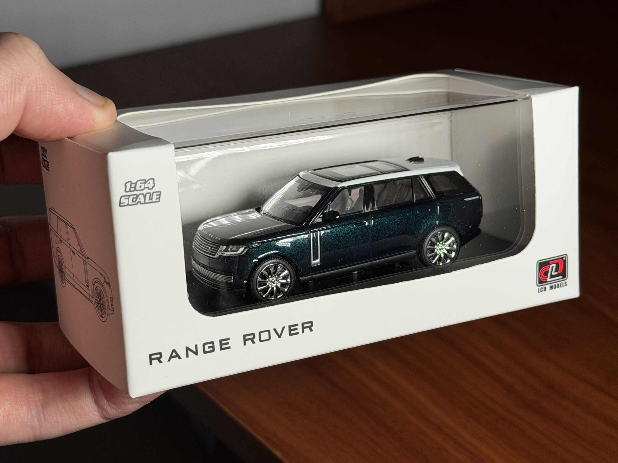 LCD 1:64 LAND ROVER RANGE ROVER GREEN 2022 | HW Bogotá