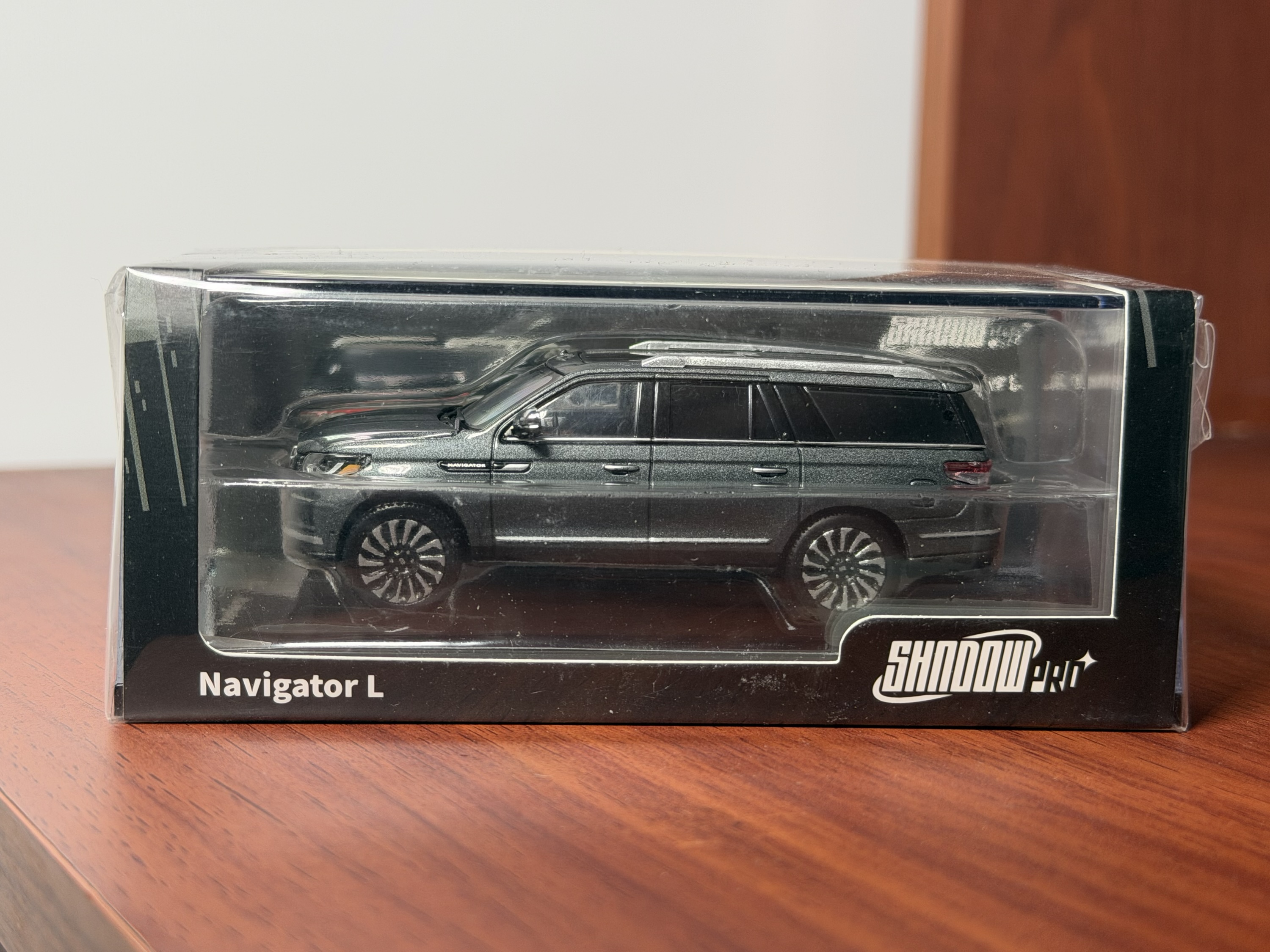Shadow Pro 1:64 Lincoln Navigator Gris | HW Bogotá