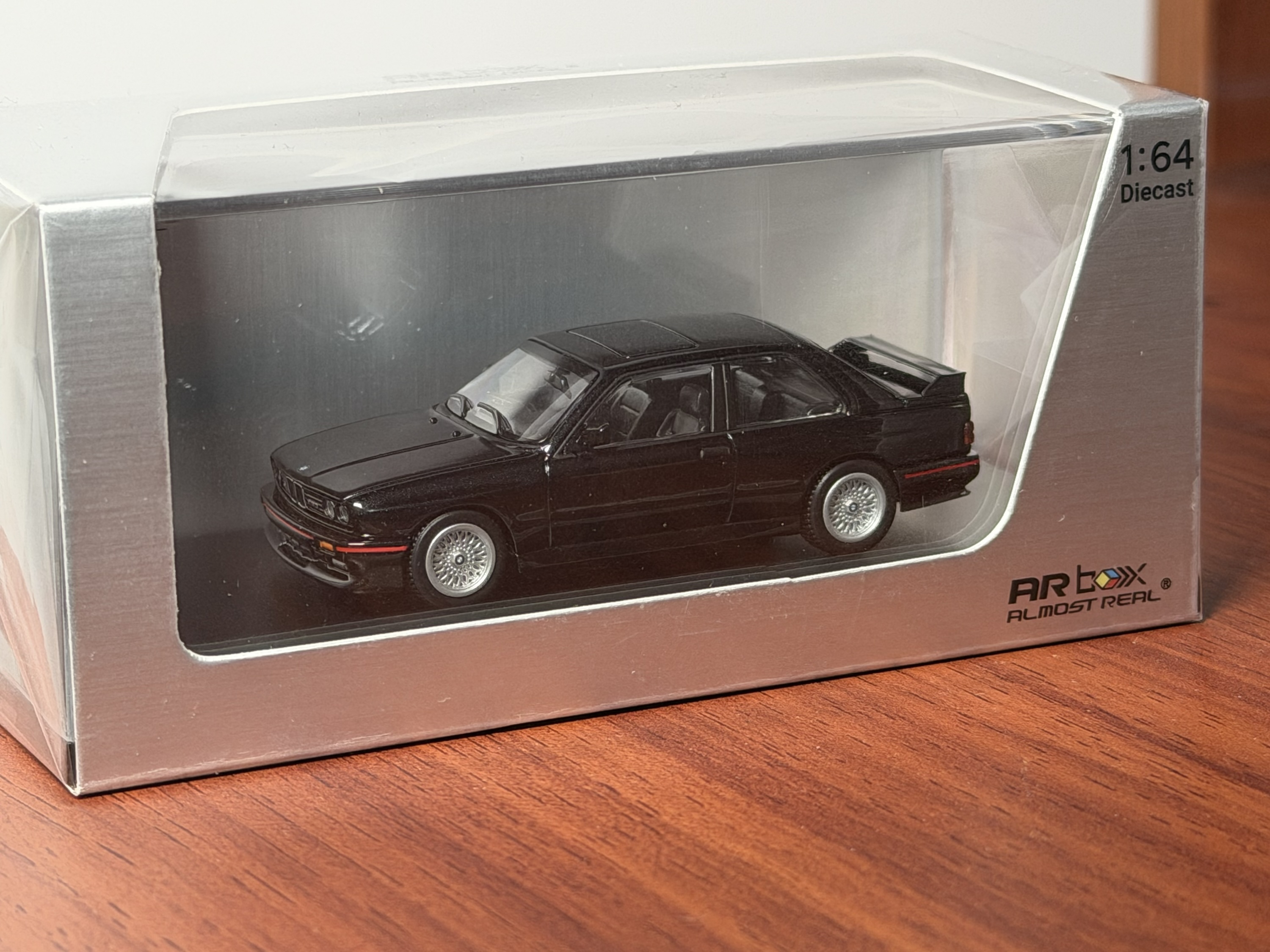 Almost Real 1:64 Box Series BMW M3 Mk1 E30 Sedan Negro | HW Bogotá