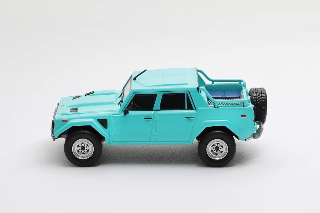Shadow Pro 1:64 Lamborghini LM002 LHD Azul | HW Bogotá
