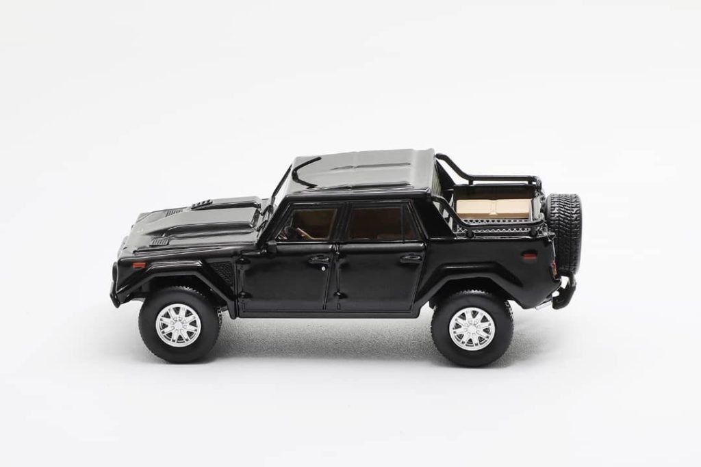 Shadow Pro 1:64 Lamborghini LM002 LHD Negra | HW Bogotá