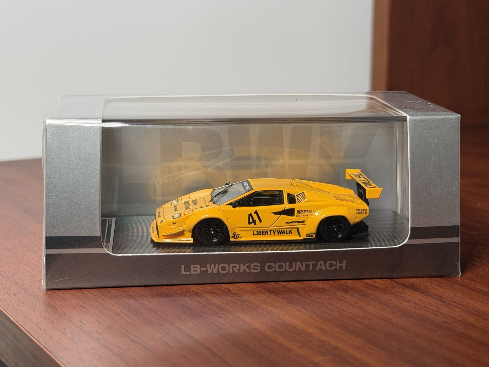 Vision64 1/64 Lamborghini Countach LBWK Limitado a 999 unds Amarillo ...