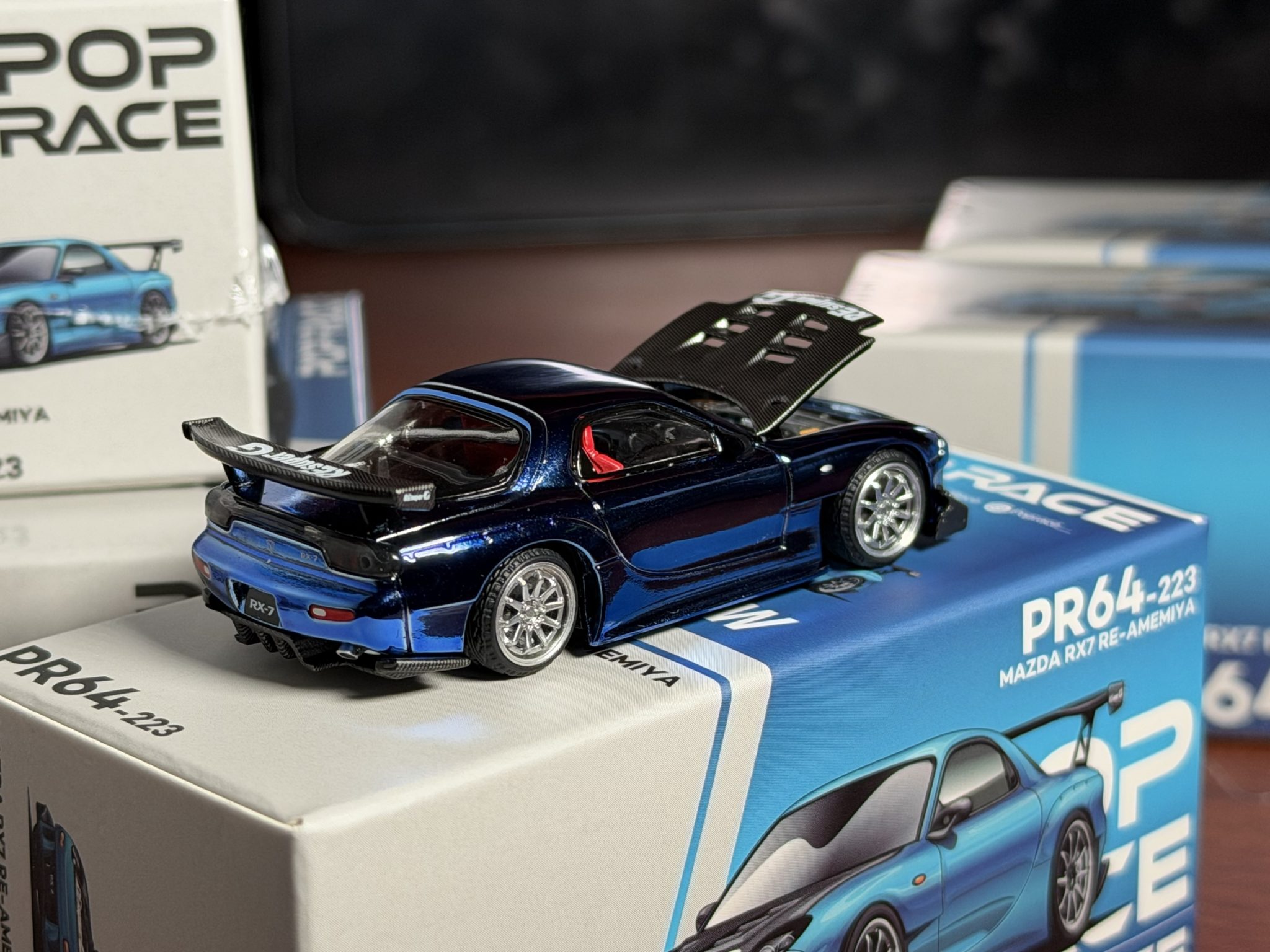 Pop Race 1:64 MAZDA RX7 RE-AMEMIYA WIDEBODY - BLUE CHROME | HW Bogotá