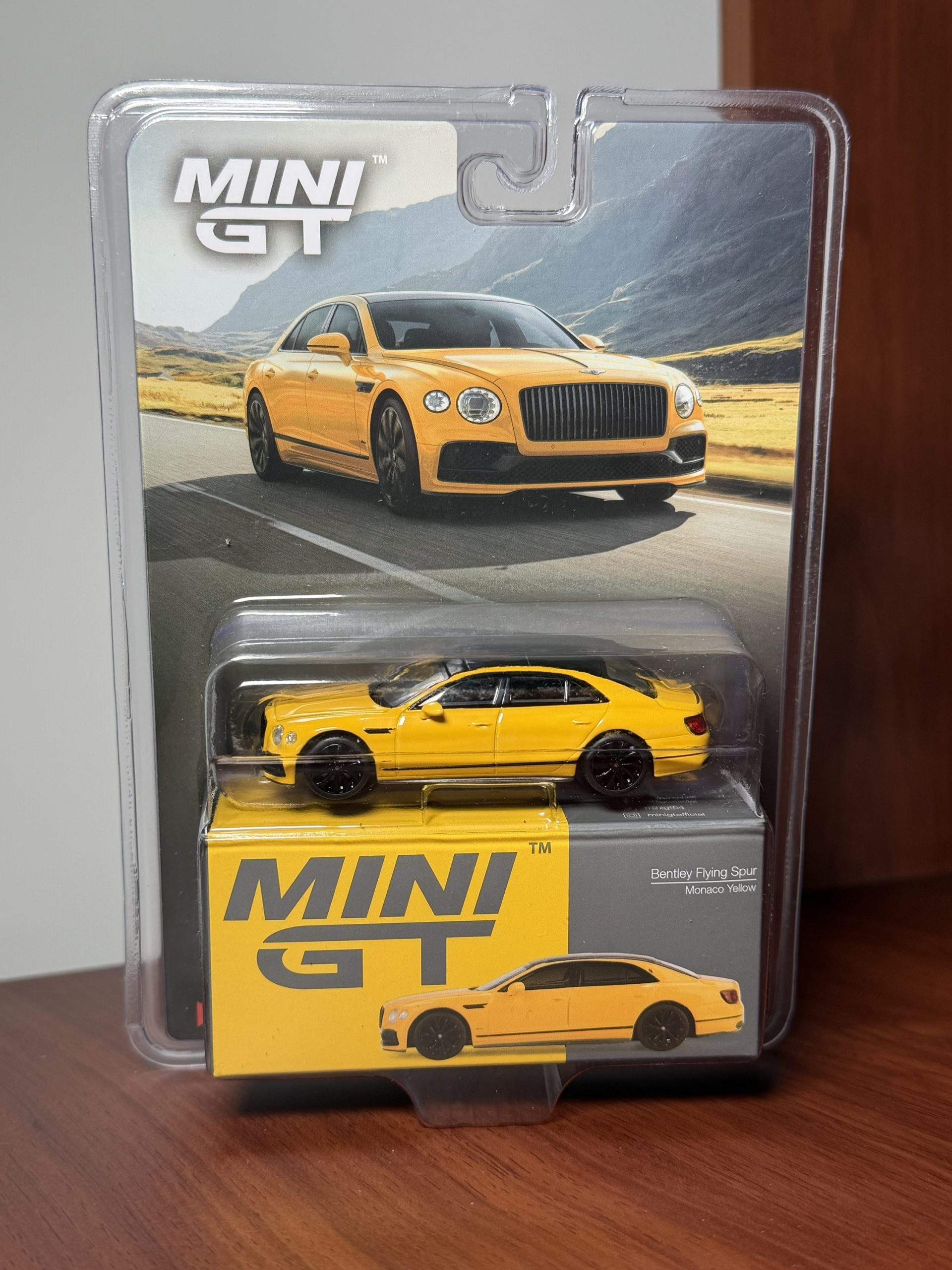 Mini GT 1:64 Bentley Flying Spur – Monaco Yellow | HW Bogotá